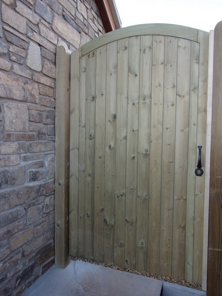 Pedestrian Gates | Hardwood Quality | North Devon | Fitting